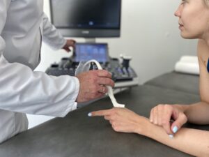 Palec strzelający (zatrzaskujący/ przeskakujący) - leczenie ...